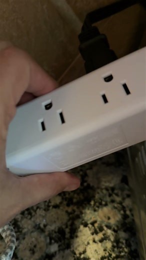 10 Ports in the Palm of Your Hand? (One Beat Power Strip)