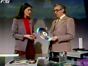 337K views · 6.3K reactions | Compact Disc e Laserdisc promettono una qualità elevatissima e un'inalterabilità nel tempo. Ma, dice l'esperto, non gettate i vostri vinili! Viavai, 16 marzo 1983 #RSIArchivi | RSI Archivi | Facebook