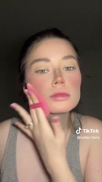 Makeup Tutorial: How to Create an Azul Look