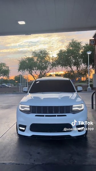 Explore the Jeep SRT Experience