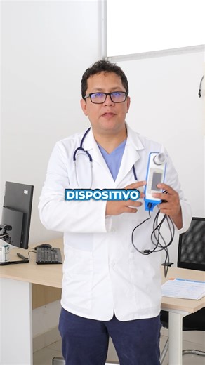 😮‍💨 ¿Te falta el aire o sientes cansancio al respirar? En Chiclayo Salud contamos con espirómetro, un equipo especializado que permite detectar asma, EPOC y otras enfermedades respiratorias de manera rápida y segura.✅ 📍 Estamos en Av. Juan Tomis Stack, cruce con Av. El Carmen 📲 Agenda tu cita ahora: 966 378 596 #ChiclayoSalud #SaludRespiratoria #Espirómetro #Neumología #ChequeoMédico #chiclayo | Chiclayo Salud