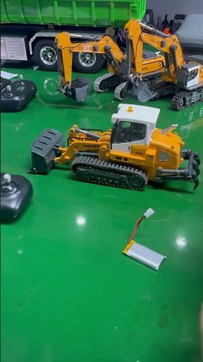 1/50 636RC LOADER: MICRO SIZE, MACRO SAVINGS!