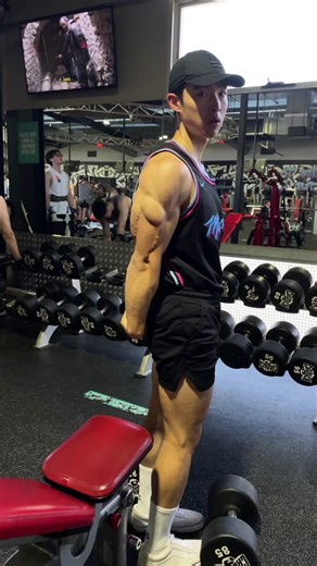 THE TOP 3 TRICEPS EXERCISES YOU NEED FOR SKIN SPLITTING PUMPS AND MAKING INSANE GAINS ON THOSE ARMS 🧲🔥💪. #fyp #fypage #biceps #triceps #tricepsworkout #fittok #gymtok #armday #fitness #fitnessmotivation #horseshoe