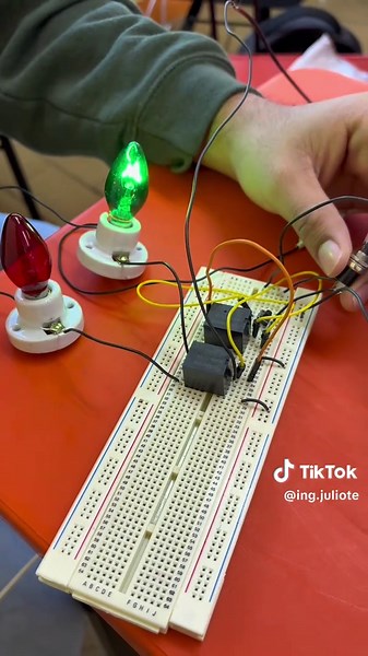 Práctica de Lógica Cableada con Relevadores