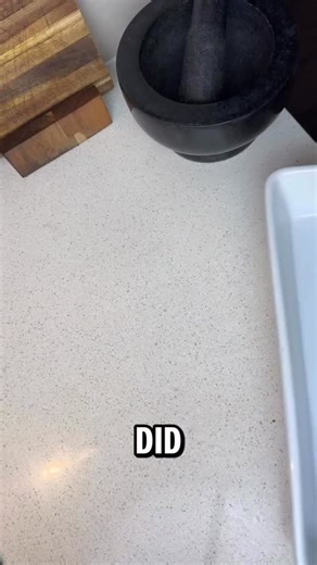 RECIPES MACROS 👇 Creamy Chicken Alfredo Bake 🍗🔥 If you love creamy comfort meals but still want high-protein wins… this one’s your new weeknight saviour 😏 👉 Comment PLAN and I’ll send you my FREE 5-day high-protein meal plan Macros per serve (serves 5): 🔥 445 calories 💪 45g protein 🍚 16g carbs 🥑 23g fats Ingredients (for 5 serves): 🥣 245 g Alfredo sauce (Leggo’s — ½ a 490 g jar) 🥣 250 g low-fat cottage cheese 🥣 1 tbsp garlic powder 🥣 1 tbsp onion powder 🥣 ½ cup Parmesan cheese 🥣 4