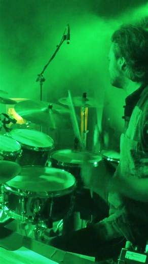 𝗣𝗶𝗻𝗸 𝗙𝗹𝗼𝘆𝗱 — 𝗦𝗵𝗲𝗲𝗽 🐑 Live in Mestre. One of Pink Floyd’s most powerful moments, performed live by Prog Legends. We would love you to join us on our journey and experience the music, the energy, and the atmosphere of progressive rock live on stage.🎸 𝗣𝗿𝗼𝗴 𝗟𝗲𝗴𝗲𝗻𝗱𝘀 – 𝗧𝗵𝗲 𝗚𝗿𝗲𝗮𝘁 𝗣𝗿𝗼𝗴𝗿𝗲𝘀𝘀𝗶𝘃𝗲 𝗥𝗼𝗰𝗸 𝗦𝗵𝗼𝘄 Produced by FKM Productions ⚡What is your favorite track of the album "Animals"? Let us know! 🎟️𝗘𝘅𝗽𝗲𝗿𝗶𝗲𝗻𝗰𝗲 𝗶𝘁 𝗹𝗶𝘃𝗲— tickets & tour da