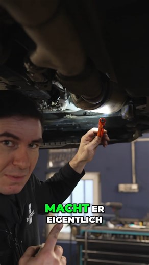 🚗🌫️ Der Dieselpartikelfilter: Ein kleines Bauteil mit großer Wirkung für die Umwelt und dein Fahrzeug. In unserem neuesten Video tauchen wir ein in die Welt des Dieselpartikelfilters – wir erklären dir, wozu er da ist, was du unbedingt beachten musst und wie ein simples, aber effektives Hilfsmittel die Leistung und Lebensdauer deines Filters verbessern kann. Entdecke, wie du deinen Diesel sauber und effizient hältst! 🛠️💨 #Dieselpartikelfilter #AutoWartung #SauberFahren | Brinkmann Kraftfahrz