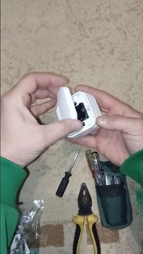 How to disassemble and connect a light switch?