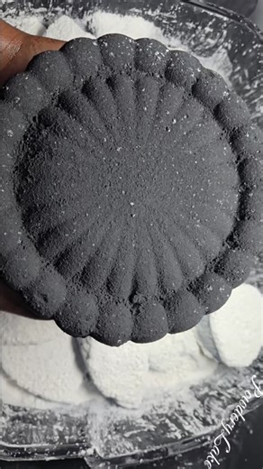 PowderyLake on Instagram: "#Cornstarch OverLoad| #Extreme #Squeaks On Earth Tone #Gray #Reforms| #Black| #Powder Play & #Sifting #ASMR"