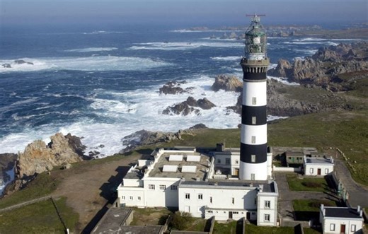Bretagne : « On ne touche pas au phare »… L’État renonce à la modernisation du mythique phare du Créac’h