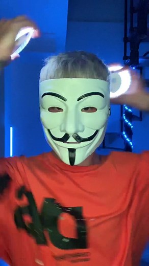 Creative LED Lighting Transforms Wearable Fashion