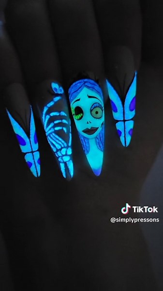 Corpse Bride Inspired Nail Art | Tim Burton Nails