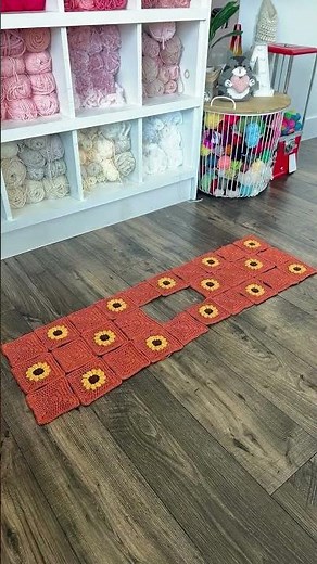 How to Crochet a daisy granny square backpack- Free Crochet Pattern