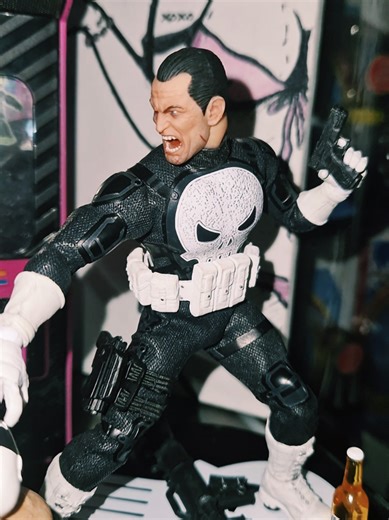 @Mezco Toyz display case looking extra dope at the moment #punisher #mezco #collecting #actionfigures #daredevil