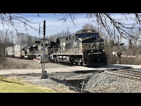 Lightning Fast Trains In America! Look How Fast Freight Trains Whiz Around Curves! Norfolk Southern