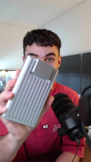 Esta es la ZimaBoard 2 un mini pc diseñado para ser un servidor con toda la potencia y recursos que necesitas para tu casa 🤩 Viene con ZimaOS preinstalado para que no tengas que pelearte: la enchufas a la corriente y empiezas a instalar los contenedores Docker ya configurados en su tienda de aplicaciones #zimaboard #zimaos #minipc #homelab #servers