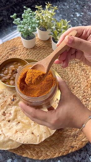 Dhruvi Jain on Instagram: "✨Bringing the Dhaba vibes home with my signature chole, made with love and my secret homemade chole masala! 🌶️🍲 Save this recipe and share it with your friends & family🤭🤩 Ingredients for Chole Masala: •Died Corinder 4- tbsp • Fennel Seeds - 2 Tbsp • Cumin Seeds - 2 Tbsp • Black Pepper - 1 tbsp • Carom Seeds - 1/2 TSp • Black Cardamom - 2 Piece • Green Cardamom - 4-5 Piece • Dried Fenugreek Leaves - 1-1.5 Tbsp • Clove - 12-13 Piece • Cinnamon Stick - 2 Piece • Mace 