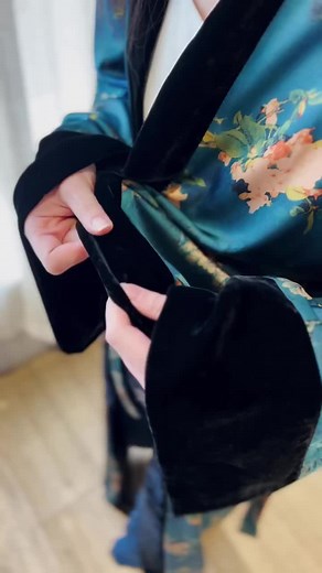 Feel for yourself why our kimono wraps are fam favorites. More via link in bio 💫 #kimonostyle #fashiontok #wrap