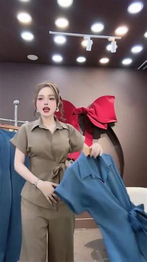 Set quần áo CRAZYTEEN S6734 gồm áo kiểu peplum và quần short để đi chơi ( Áo kiểu nữ/ Quần short ) Set đồ nữ đẹp