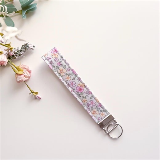 Floral Fabric Wristlet Keychain | Cute Key Fob Wrist Strap | Handmade Floral Key Holder | Gift for Women Mom Teacher - Etsy