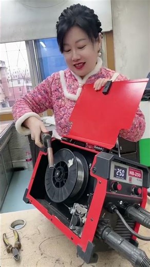 Detailed instructions on installing and using the gas free MIG/MAG welding wire spool