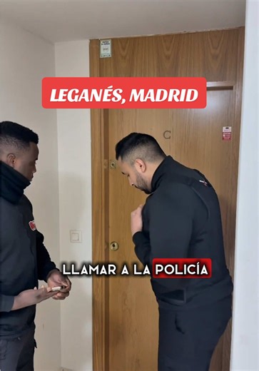 📍Leganes, Madrid Esta vez la ocupa no ha querido abrirnos la puerta y nos ha amenazado varias veces con llamar a la policía 📞👮‍♂️ Finalmente, hemos conseguido hablar con ella y llegar a un acuerdo, pero la sacaremos. Seguimos trabajando firmes y con determinación 💪🏽 Mira el vídeo completo 👀📹 #comandodesokupa #OkupasNo #parati #Desokupa #okupas