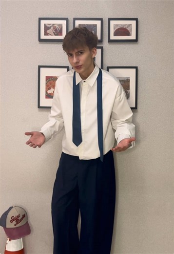 а ведь ему нужно было всего лишь следить за собой..😔арт на брюки: 460811804 рубашка: 328061089 #мода #стиль #одежда #брюки