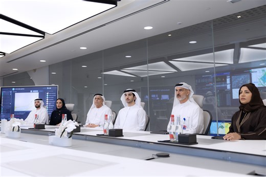 محمد بن راشد بن محمد يطلع على الخطة الاستراتيجية لهيئة الطرق والمواصلات في دبي، ومشاريعها المستقبلية لتطوير شبكة الطرق ومنظومة النقل الجماعي، كما تفقّد مركز التحكم الموحد التابع للهيئة، الذي يعد أحد أكبر وأحدث مراكز التحكم في العالم. Mohammed bin Rashid bin Mohammed reviews the strategic plan of Dubai’s Roads and Transport Authority (RTA) and its future projects aimed at enhancing the road network and public transport systems. His Highness also inspected RTA’s Enterprise Command and Control Cent