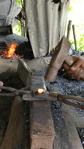 When poverty meets talent — miracles happen! This blacksmith’s work is touching millions across Europe. দারিদ্র্যের মাঝেও এক অসাধারণ শিল্পীর পরিশ্রম — যা ছুঁয়ে যাচ্ছে কোটি মানুষের হৃদয়। #Blacksmith #Europe #ViralShorts #HardWork #Inspiration #Germany #France #UK #Italy #Spain #কামার #পরিশ্রম #অনুপ্রেরণা #মানবতা #বাংলাভিডিও | Md. Mostofa Sheikh