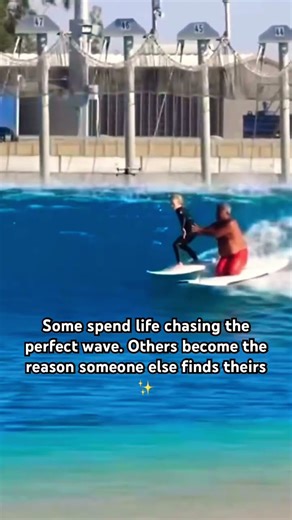 Man shows kid how to surf 🏄🏾‍♂️ This is awesome ✨💯 #positivepost #happy #surf