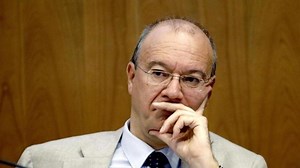 Valditara e i metal detector: «Consentire ai presidi l'uso nelle scuole a rischio»