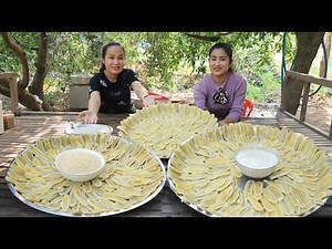 Sreypov's Kitchen : Banana tapioca pearl pudding with Coconut milk recipe / Village food cooking