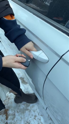 12K views · 75 reactions | What should I do if my key is out of battery? Don't panic! #howto #cartok #car #automotive #driving #skills #knowledge #fpy #fyp #tips #foryou #cars | Driving Tips | Facebook