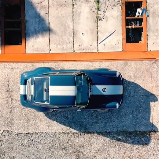 Dimanche RDV à 10h05 dans Automoto pour un Grand Format exceptionnel dans l’univers de Singer, l’orfèvre californien qui mélange tradition et modernité pour créer les Porsche 911 idéale depuis déjà 15 ans ! » Un reportage de Jean-Pierre Gagick | Automoto