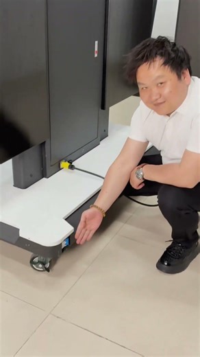 Mechanical Lift 2K LED Screen: Hassle-Free Star for Trade Show Presentations