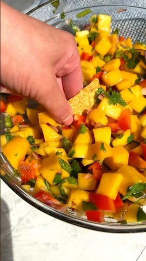 How to Make the BEST Mango Salsa 🥭
