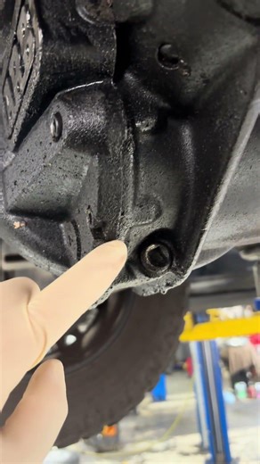 ARB diff cover installed with no gasket, no sealant.. Good parts don’t fix bad installs. #jeep