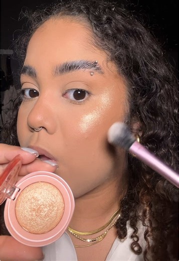 Iluminador Crystal Glow da Ruby Rose: Efeito Brilhante