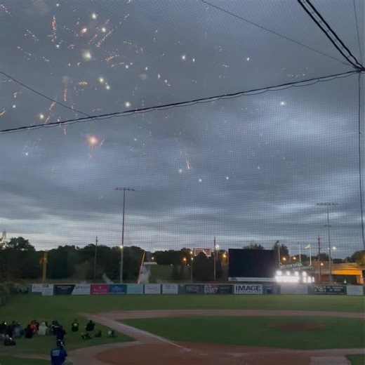The second Larks Fireworks show of the season 🙌🎆 We cap off Friday night home games with a Fetzer Electric LLC Firework Show featuring Memory Fireworks. Didn’t make it tonight? Make it to our next Firework Nights on: • Friday, June 28 • Saturday, July 6 • Friday, August 9 Single game tickets available here: bit.ly/LarksSingleGameTix | Bismarck Larks