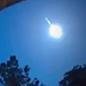 Bright meteor tonight visible across the southern U.S. Did you see it? ☄️ This is from Mark Burnett in Texas. | Zachary Hall - Arkansas Storm Tracker