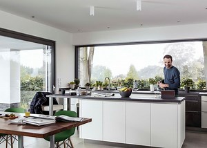 Okna, dveře a vše, co k nim patří | REHAU