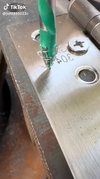 Don’t manually tighten screws anymore.Electric drills can easily penetrate various materials,saving time and effort when working #electricdrill#diy#tools#hardwaretools#constructionlife#construction#cordlessdrill#howtouseelectricdril#drilltutorial#electricdrilltutorial#howto#tutorial#dmoversea#electrician#nantongjieshuntiktou