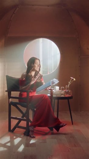 Mehwish Hayat does not settle for less than special. Script ho, costumes hoon ya hair colour… She chooses the special of everything. A truly special talent who knows for special looks & grooming. @samsolinternational #Samsol #Hair Colour #Samsolinternational www.samsol.com.pk www.daraz.pk/shop/samsol | Sunday Times