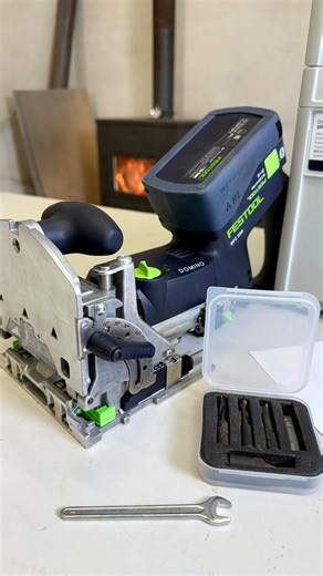 Paul | Woodworking & Tool Reviews 🇨🇿 🇵🇱 🇬🇧 on Instagram: "Went from tiny to mighty on the Festool Domino DFC500. 4mm bit? Not really up for the job. 10mm bit? Full confidence, no hiding, big-energy territory. Gets it done properly. You don’t need a ruler to see the difference. 😏 What bit are you running? Like and follow for more workshop nonsense and real builds. #woodworkinglife #festool #dominojoiner #workshophumor #makerlife"