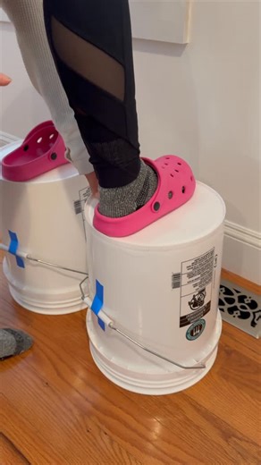 Brooklyn B | Easy painting trick 🥰 #painting #crocs #hack #diy | Instagram