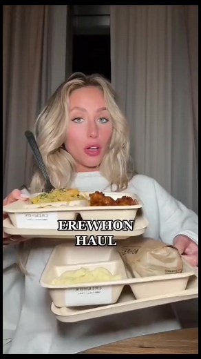 3.4M views · 192K reactions | Just a joke shes soo pretty but this is my reality  #OOTD #momsoffb #momfit #tiredmom #toddlermom #AlixEarle | Jordan Rae | Facebook