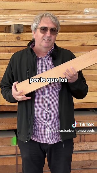 Although everyone calls it that, it belongs to a different family — the Meliaceae, the same as mahogany. Its scientific name is Cedrela odorata, and it’s called “cedar” because of its pleasant scent, somewhat reminiscent of true cedar (Cedrus), native to Asia and the Mediterranean. 🌳 It’s not a real cedar, but it smells like one. Lightweight, stable and easy to work with, it has become one of the most popular woods for classical and flamenco guitar necks. ------ Aunque todos lo llamamos así, pe