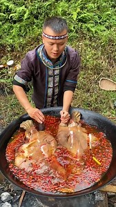 ¥100多的牛頭，鹵起來味道好好吃【苗族小宇】 A cow's head worth over ¥ 100, braised and delicious #苗族小宇 #美食 #鄉村 #cooking #food #delicious | 苗族小宇