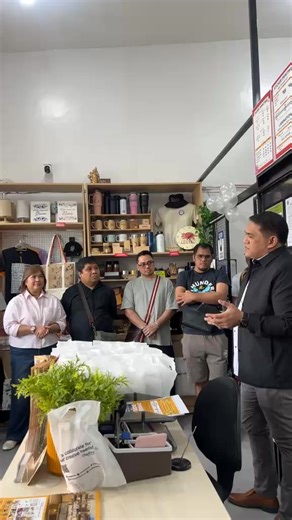 HAPPENING NOW: GRAND OPENING OF CREATIVLY STUDIO! PREMIUM CUSTOM PRINTING AND CORPORATE GIFTING SERVICES Creativly Studio Creativly Studio officially opens its doors along Sumulong Highway, Antipolo City, bringing premium custom printing and curated corporate gifting services to brands, businesses, and events. The newly opened studio offers a wide range of creative solutions, including design & layout, digital, UV & laser printing, paper-based and fabric-based printing, corporate giveaways and c