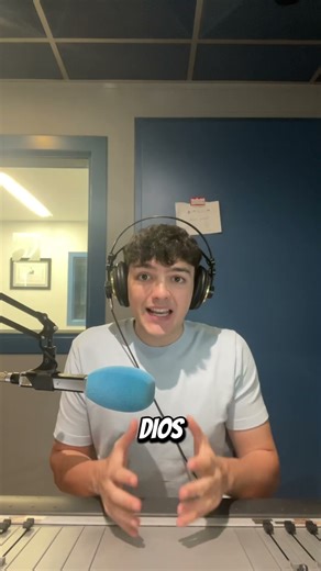 Este hombre ha creado él solo una catedral con materiales reciclados